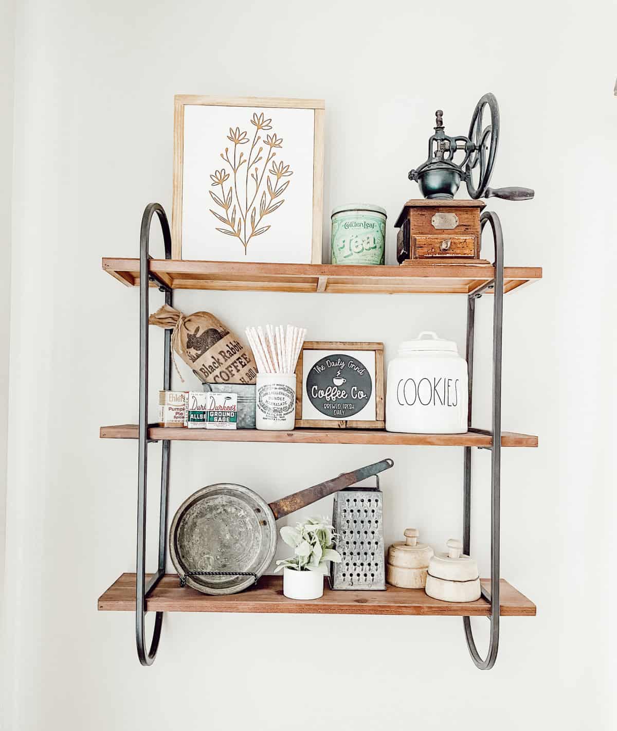 The Creative Farmhouse: Handmade Signs - Mornings on Macedonia