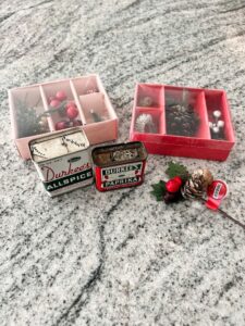 Vintage Christmas Spice Tin Gift Idea - Mornings on Macedonia