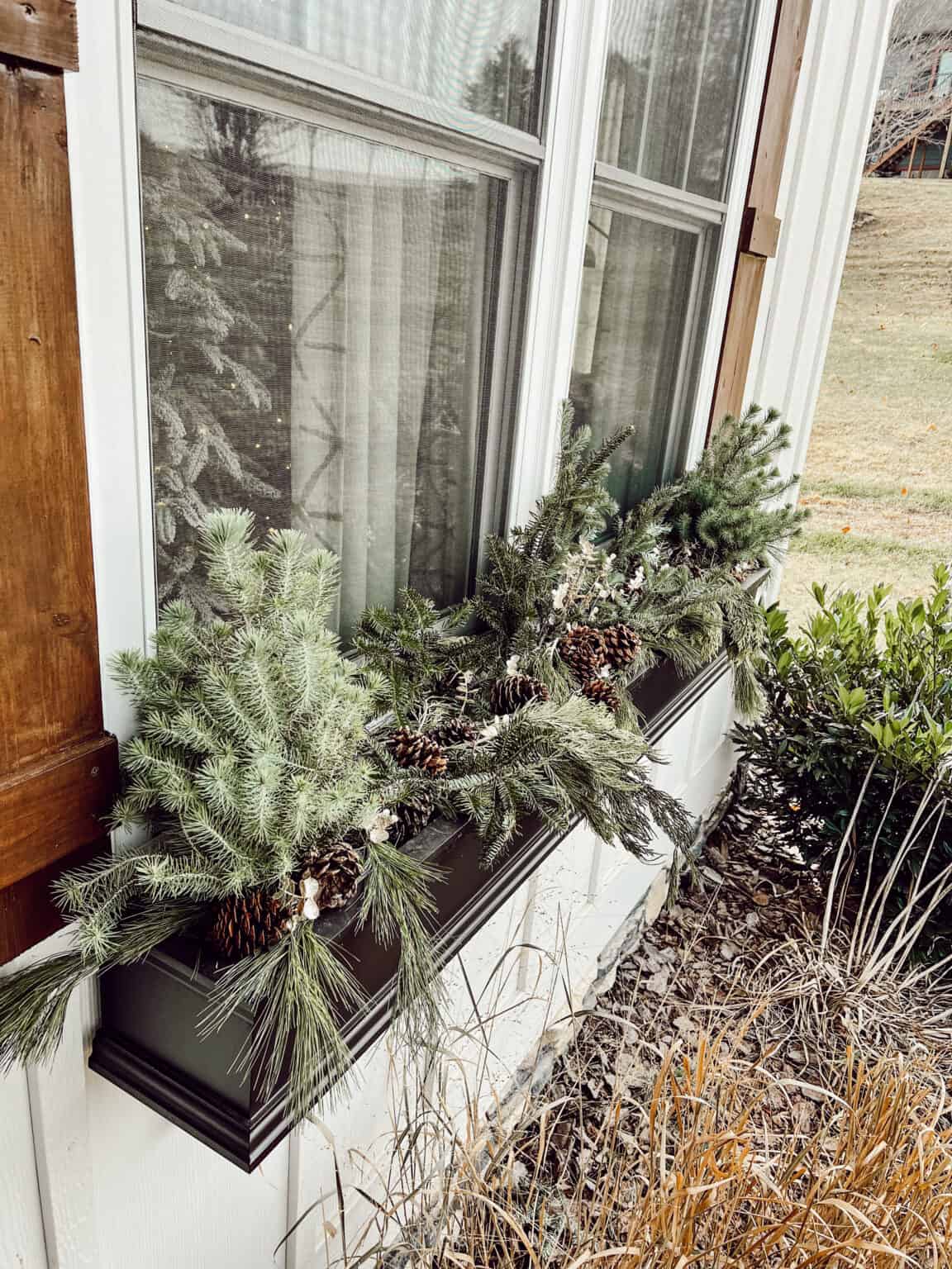 Easy Christmas Window Box Ideas - Mornings on Macedonia