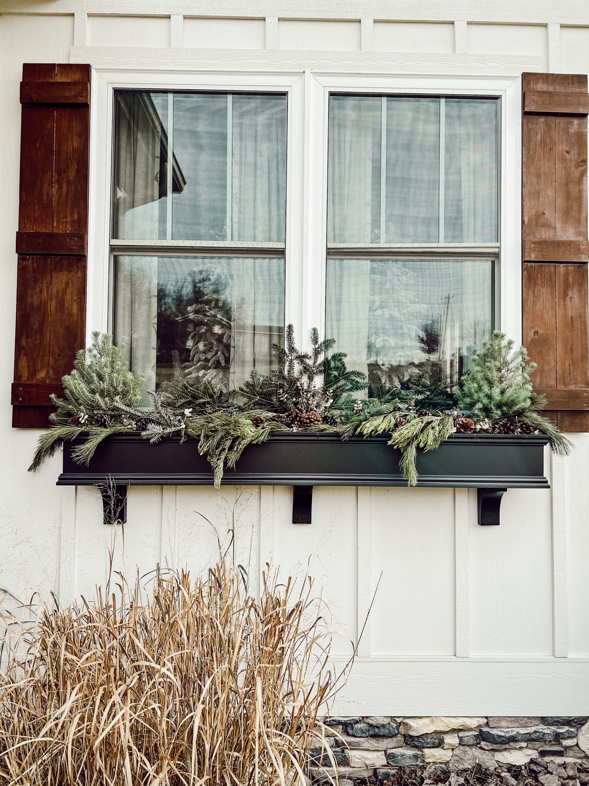 Easy Christmas Window Box Ideas - Mornings on Macedonia